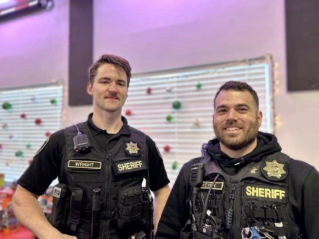 Multnomah County Sheriff’s Office ‘elves’ collect toys for 1,100 kids ...