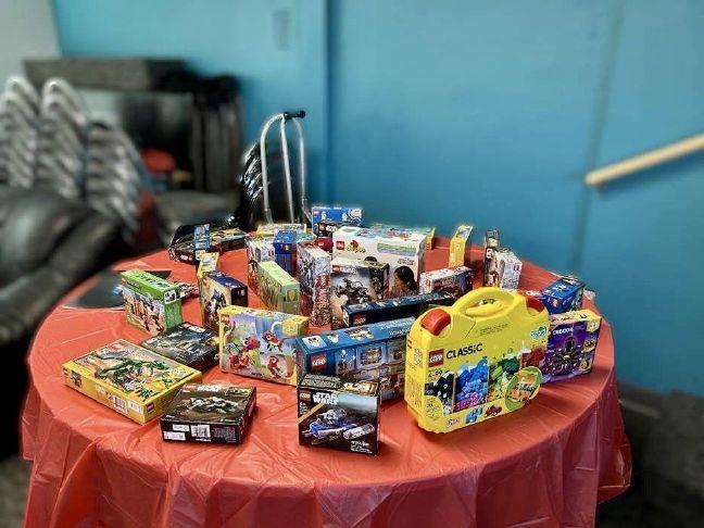 Multnomah County Sheriff’s Office ‘elves’ collect toys for 1,100 kids ...